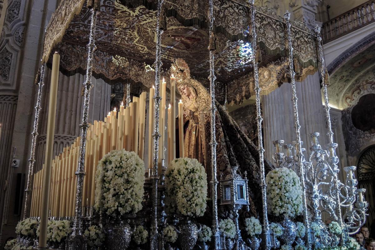 Seville's streets flooded with 60 processions throughout Holy Week ...