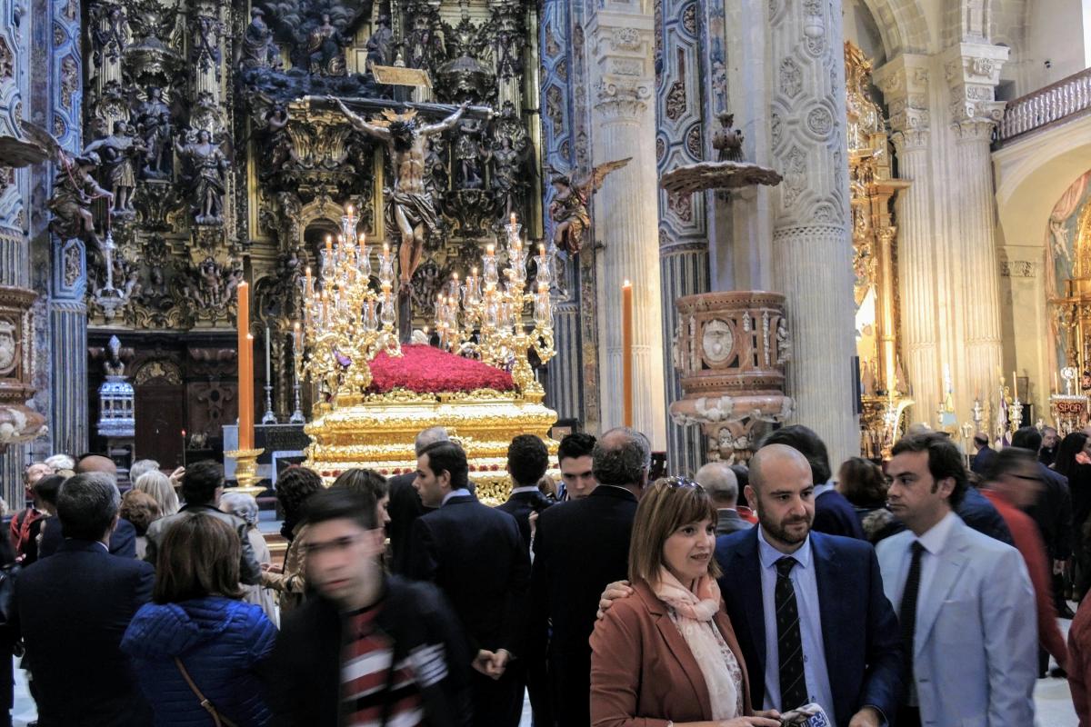 Seville's streets flooded with 60 processions throughout Holy Week ...