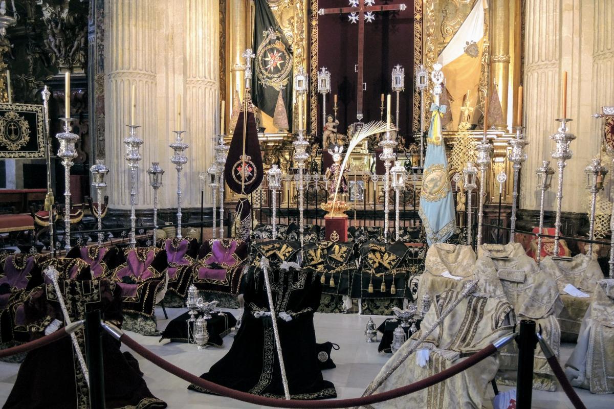 Seville's streets flooded with 60 processions throughout Holy Week ...