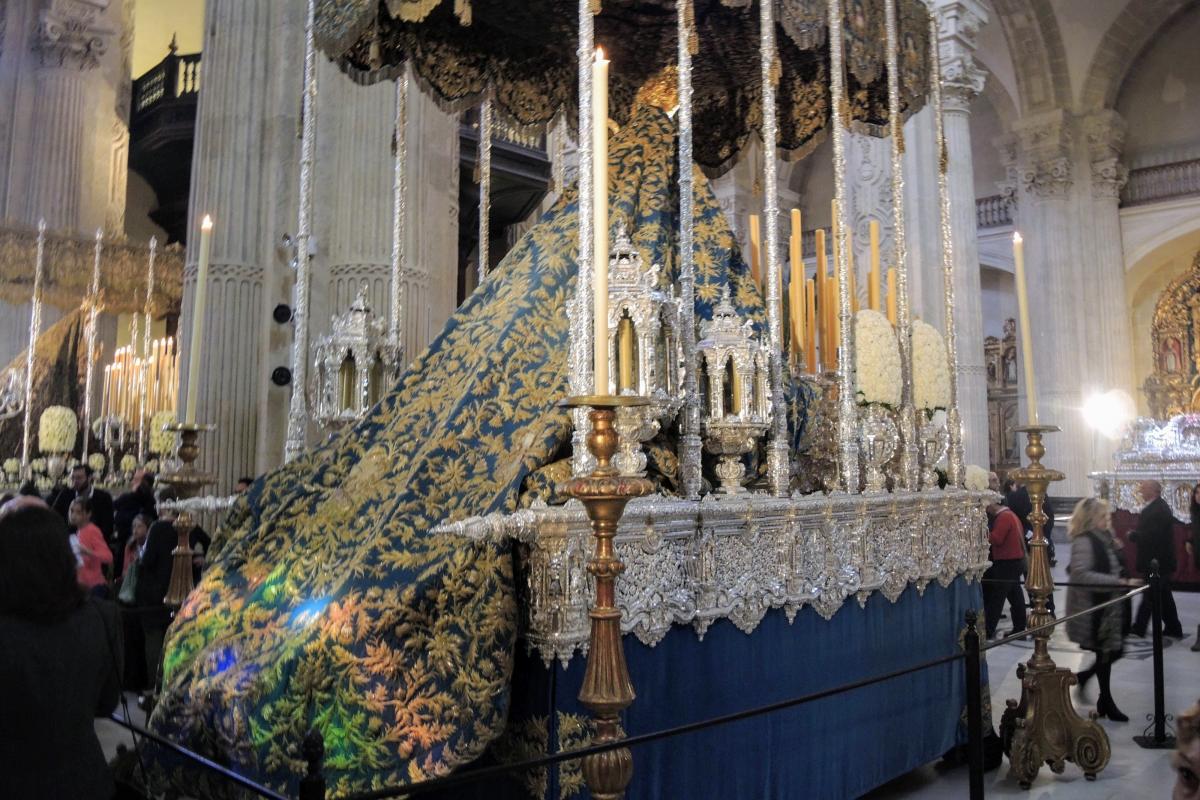Seville's streets flooded with 60 processions throughout Holy Week ...