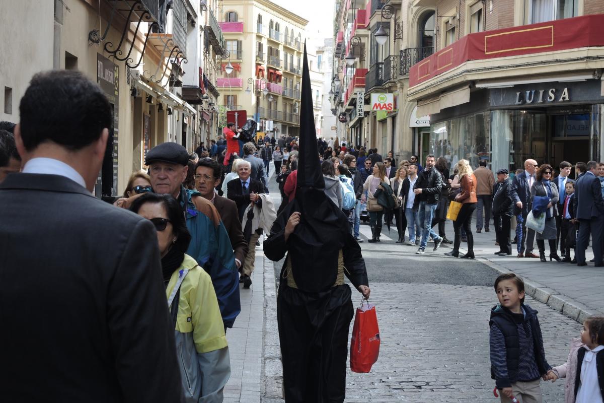 Seville's streets flooded with 60 processions throughout Holy Week ...