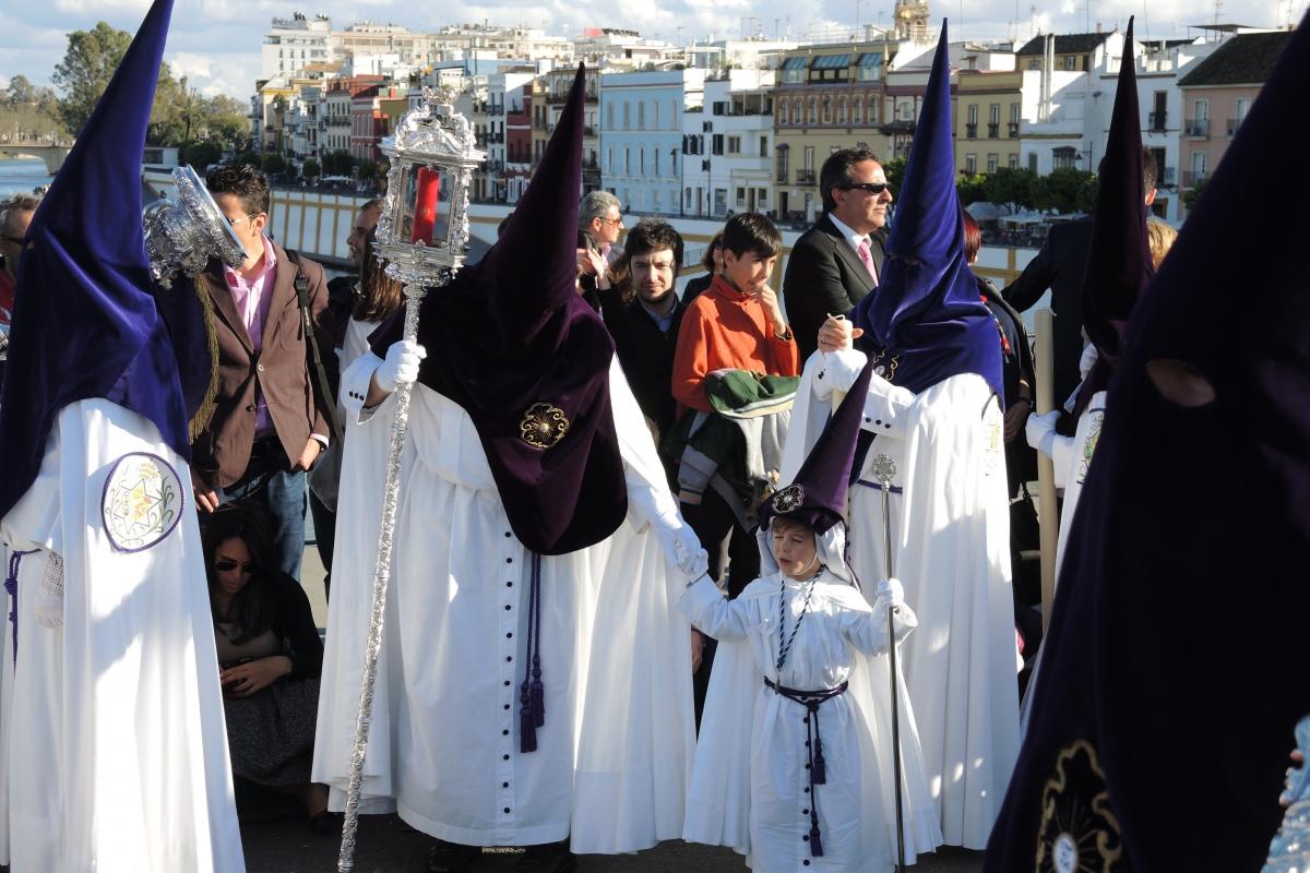 Spain's Holy Week processions engage masses | Catholics & Cultures