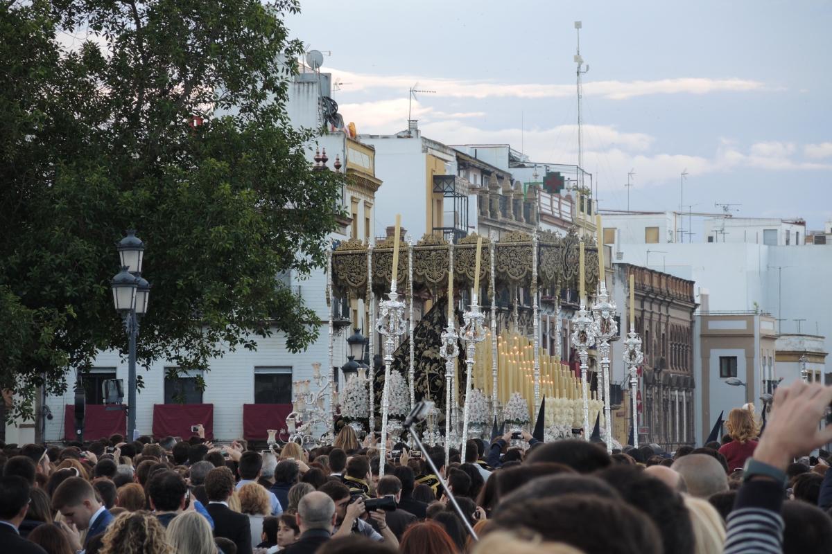 Seville's streets flooded with 60 processions throughout Holy Week ...