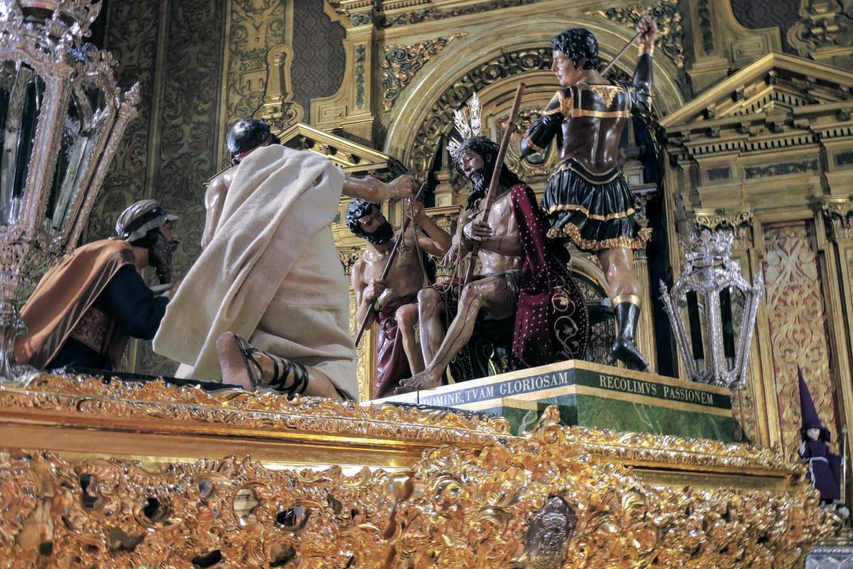 Seville's streets flooded with 60 processions throughout Holy Week ...