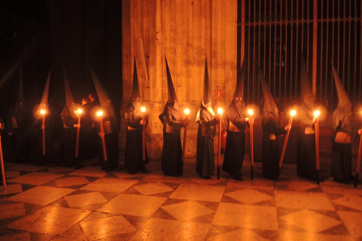 Seville's streets flooded with 60 processions throughout Holy Week ...