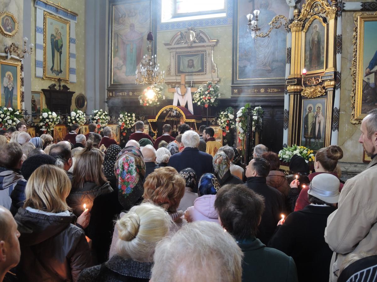 Holy Week in Ukraine: Willow Sunday, liturgies, Easter basket blessings ...
