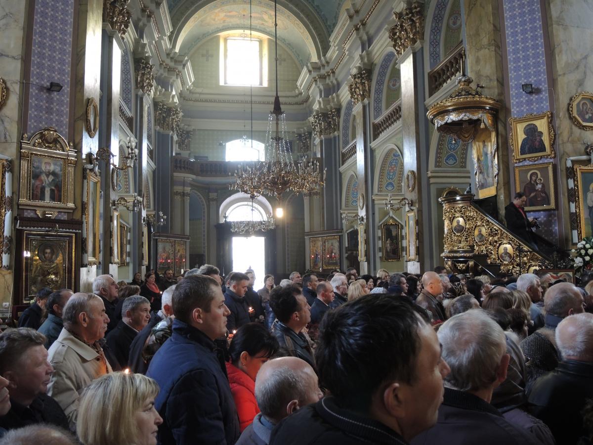 Introduction: Ukrainian Greek Catholics in their "borderland" homeland ...