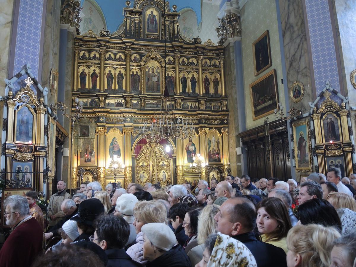 Introduction: Ukrainian Greek Catholics in their "borderland" homeland ...