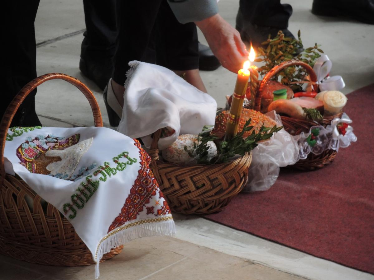 Holy Week in Ukraine: Willow Sunday, liturgies, Easter basket blessings ...