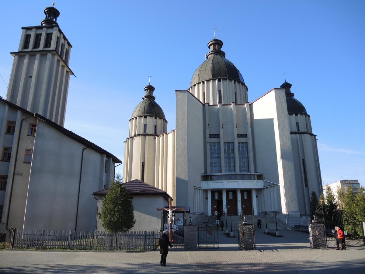 Introduction: Ukrainian Greek Catholics in their "borderland" homeland ...