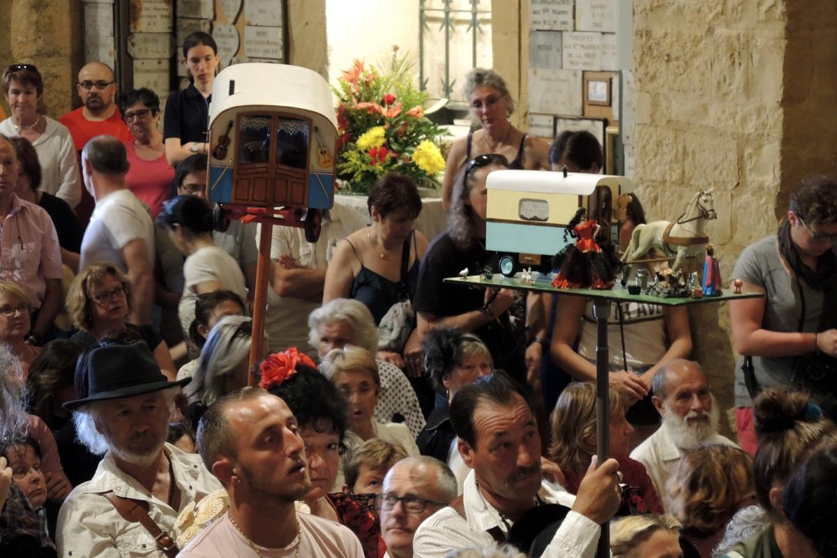 Gypsy and Camarguaise Catholics in France honor women saints linking ...