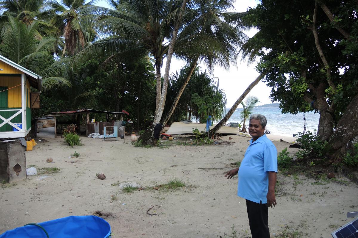 Lineage and gendered deference define traditional Chuukese family ...