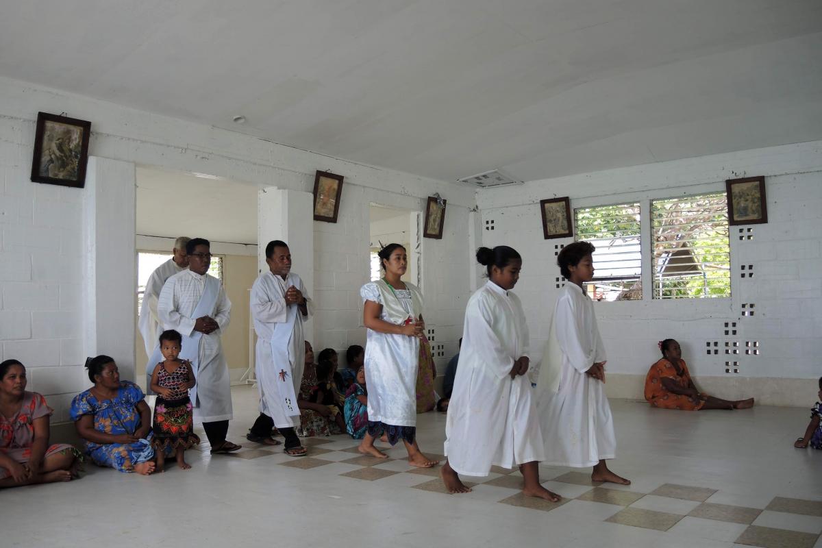 Chuukese bring home their dead and mourn for many days | Catholics ...
