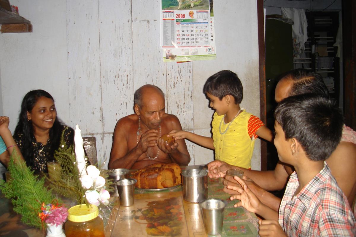 INRI Appam: Celebrating Holy Thursday with traditional home ritual ...