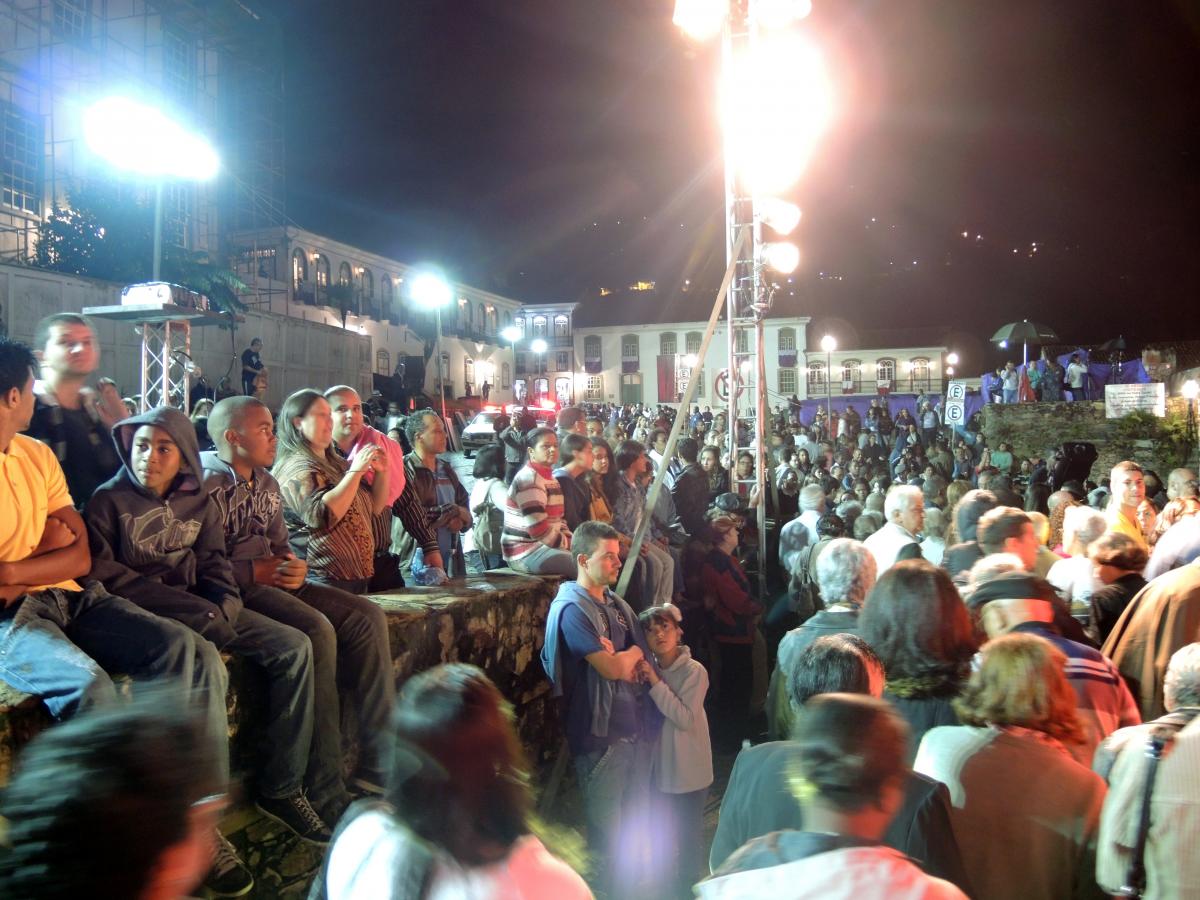 Holy Week's biggest crowds show for washing of feet on Thursday ...