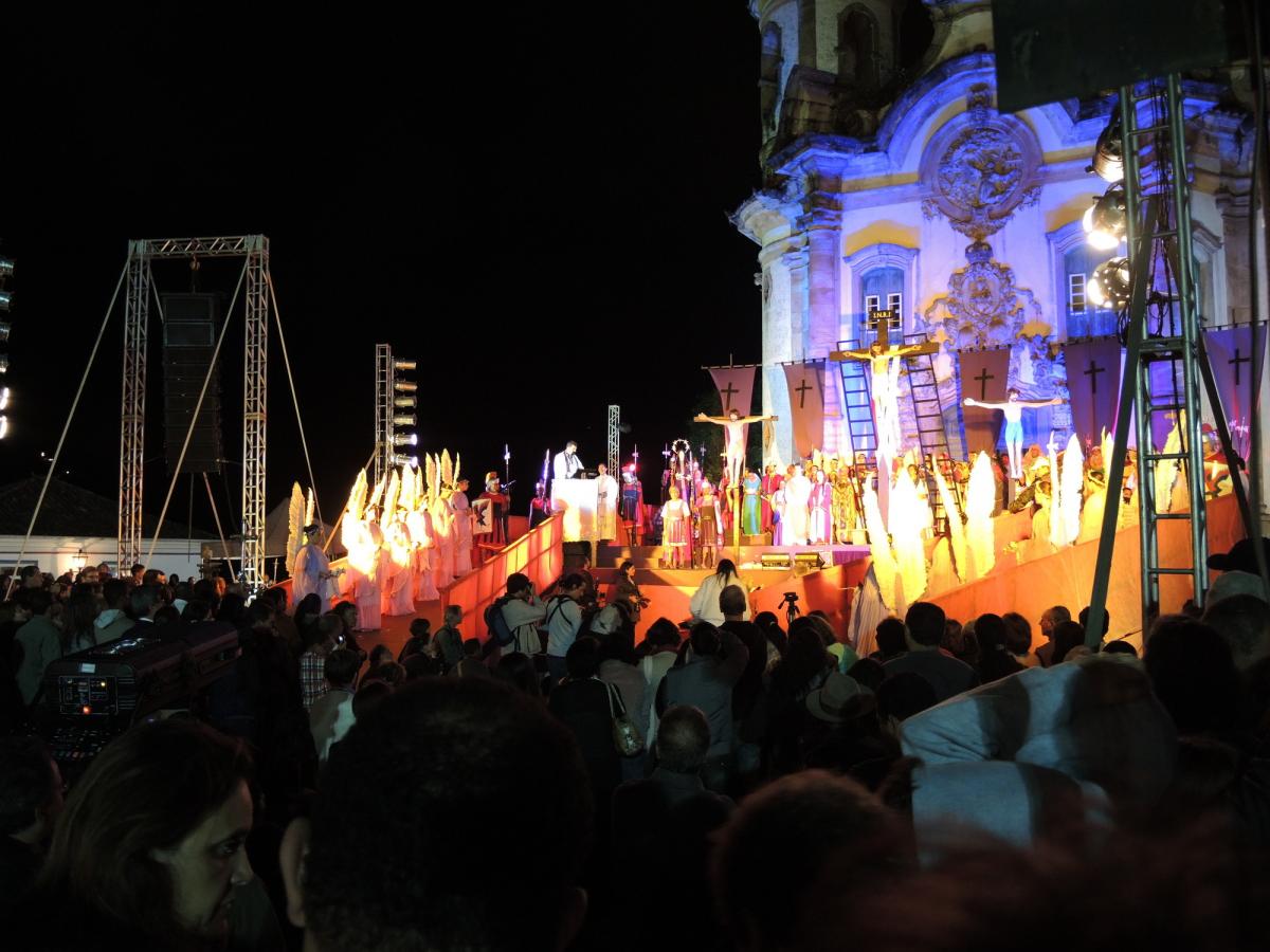 Popular Good Friday services held outdoors in Ouro Preto, Brazil ...