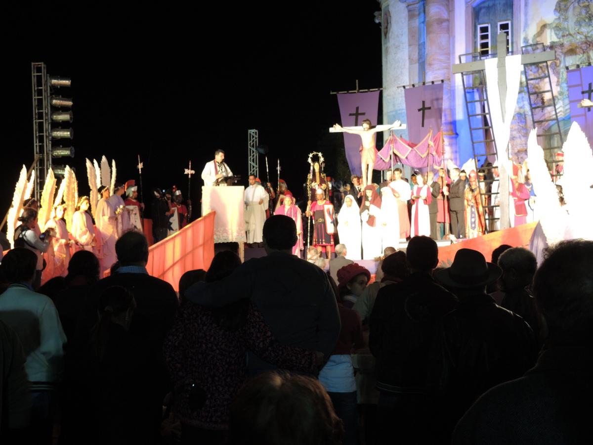 Popular Good Friday services held outdoors in Ouro Preto, Brazil ...