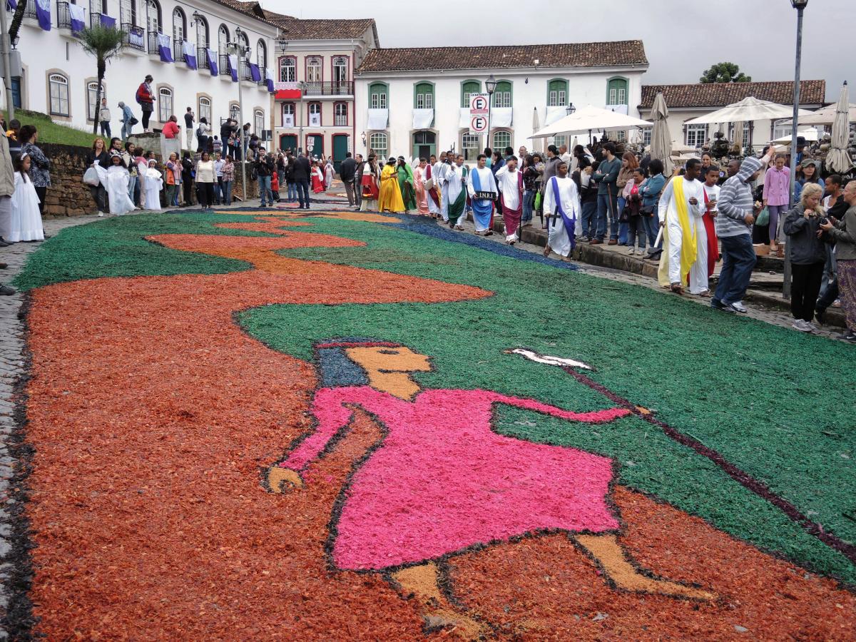 Easter Sunday procession in Ouro Preto, Brazil recreates salvation ...