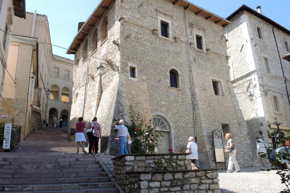 Introduction: Catholicism in Italy is a pervasive, but not always deep ...