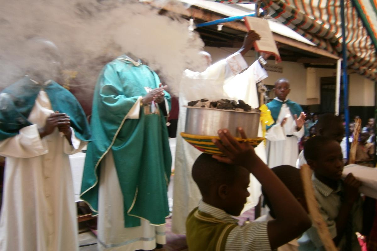 Ugandan worship melds European and African characteristics | Catholics ...