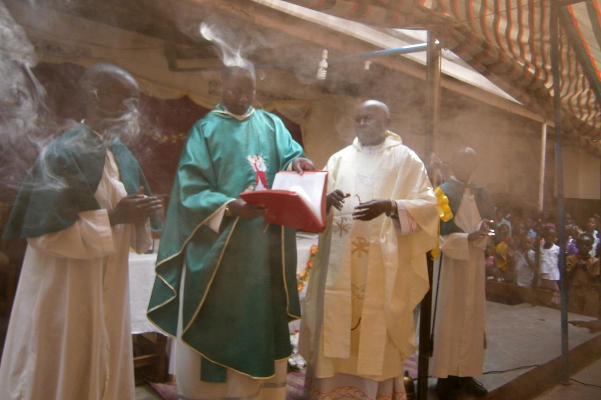 Ugandan worship melds European and African characteristics | Catholics ...
