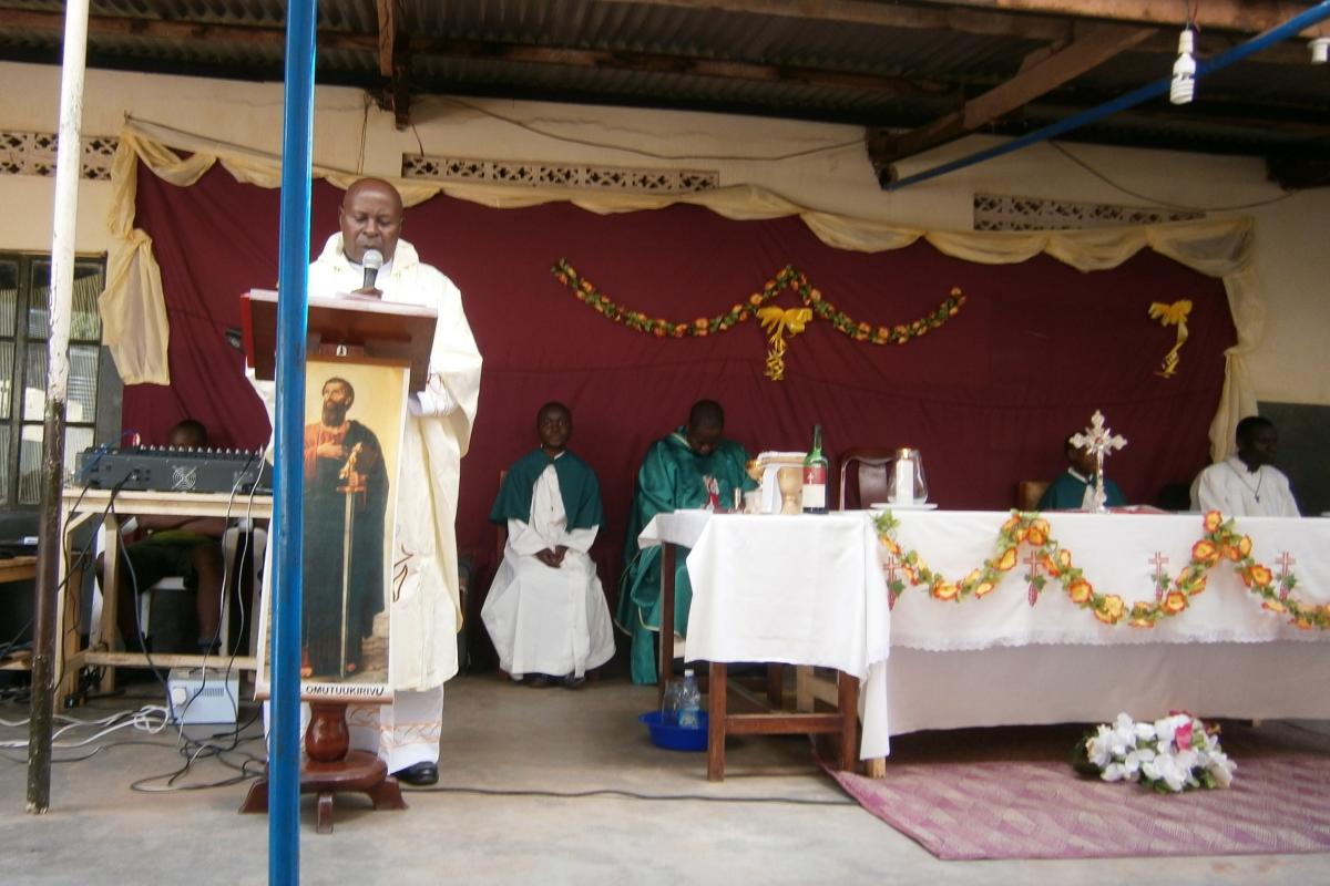 Ugandan worship melds European and African characteristics | Catholics ...