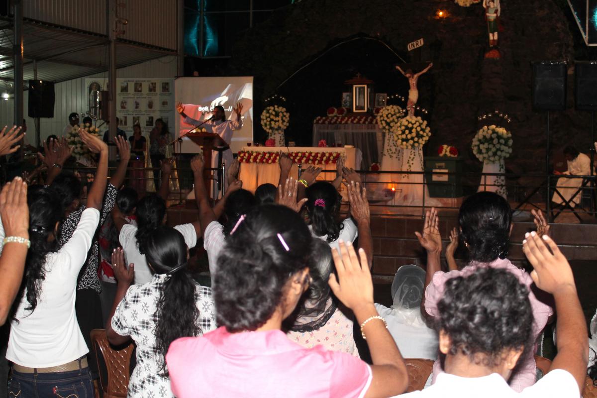 Pilgrims seek healing at Kudagama, Sri Lanka | Catholics & Cultures