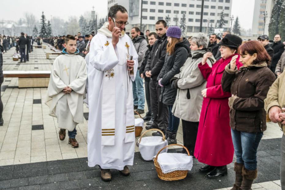 Romania's Lenten rituals include straw man's burial and Easter basket ...